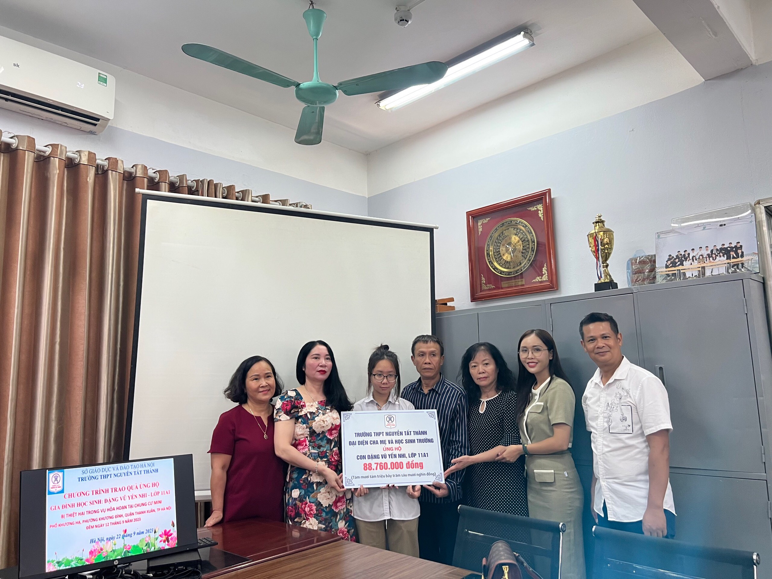Trao quà ủng hộ gia đình học sinh Đặng Vũ Yến Nhi bị ảnh hưởng từ vụ ...